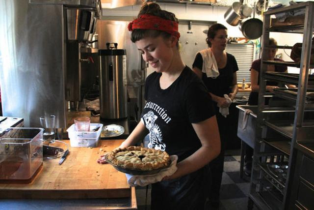 Alum Hawley-Crews Opens Florence Pie Bar | Hampshire College